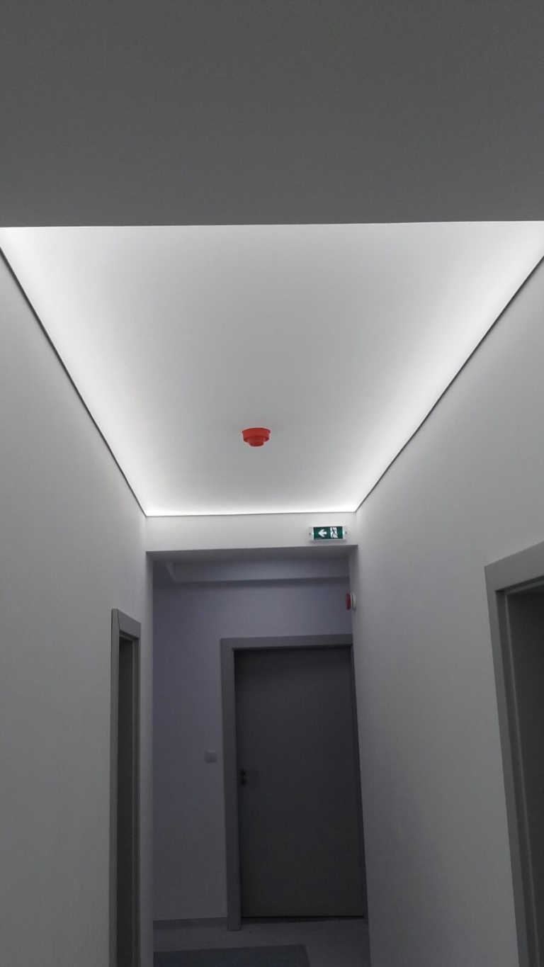 Clinica Iasi - iluminare led (perimetral) » Flexifoll - Tavane extensibile