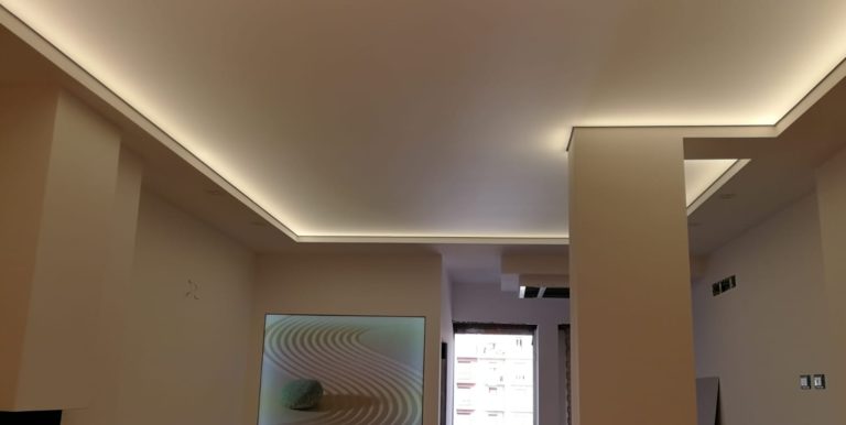Tavan translucid cu perimetral bandă led alb, realizat în martie ...